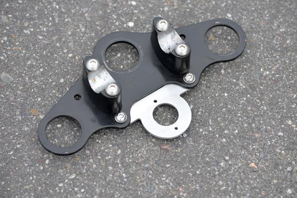 SCHIZZO® Speedo Mounting Bracket for Stock Top-Yoke, black